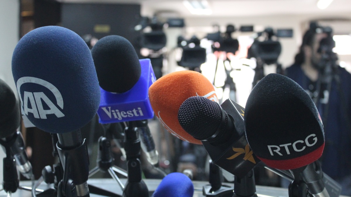 "Vijesti" i dio medija odbijaju povećanje plata zaposlenima, RTCG spremna za potpis :: U toku ...