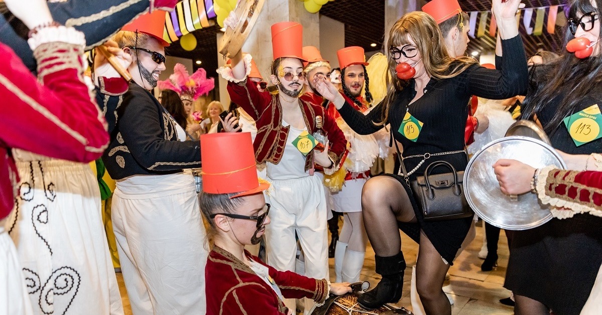 Više od 300 maski na drugom Mimozinom maskenbalu, večeras spektakl :: Crnom Gorom :: RTCG ...