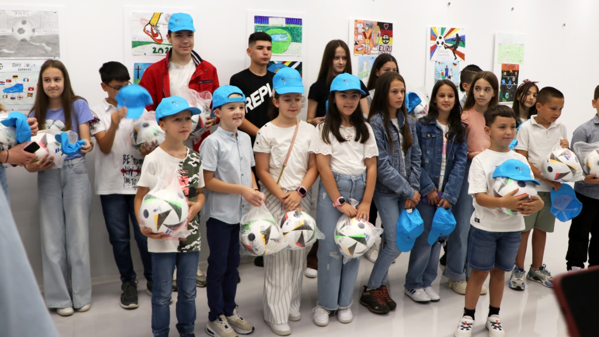 Nagrađeni najbolji radovi osnovaca i srednjoškolaca na temu Eura 2024 :: Fudbal :: RTCG - Radio ...